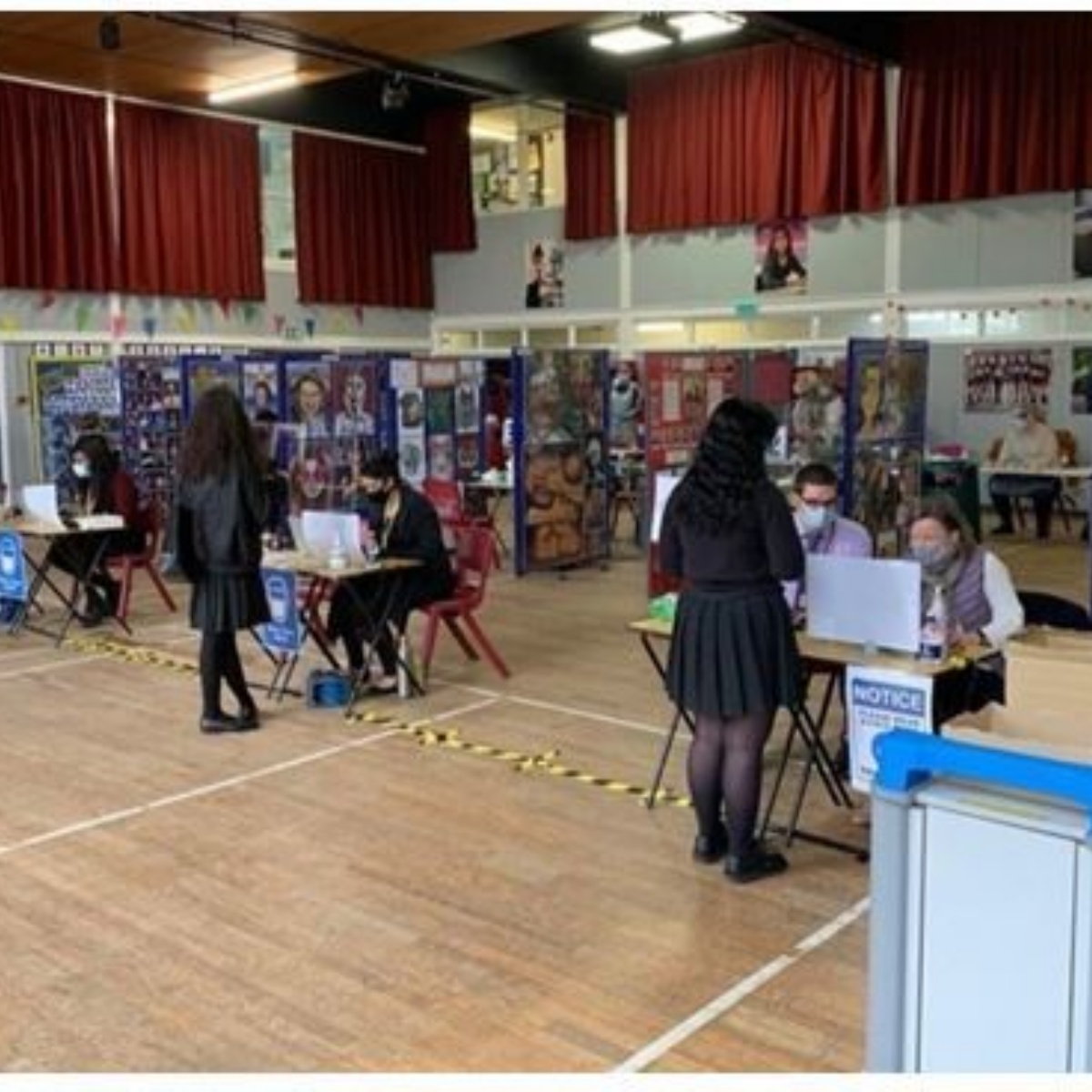 Students praised for "exemplary" behaviour on first day back at school - West Hatch High School